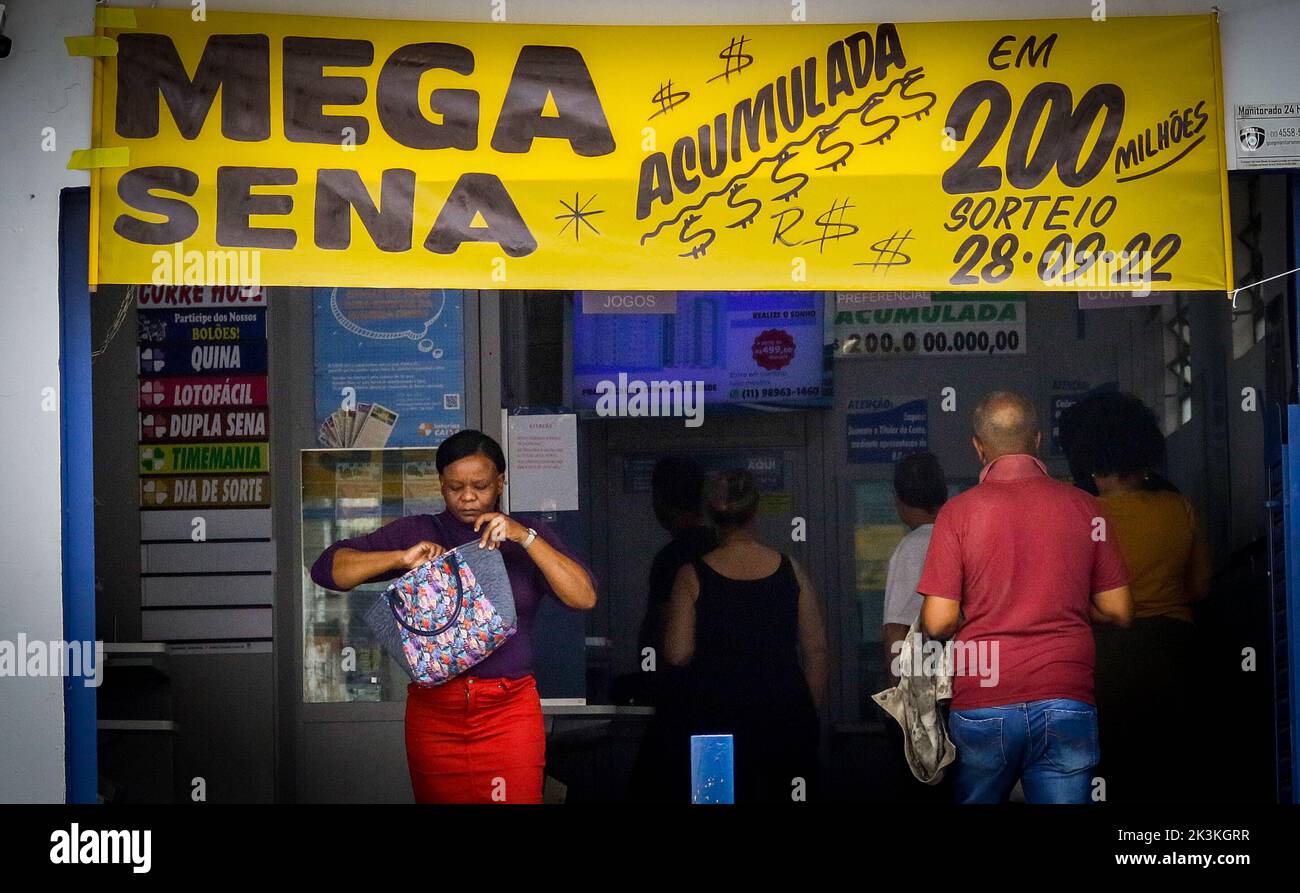 São PAULO, SP - 27.09.2022: MEGA SENA PAGA 200 MILHÕES - die Verlosung ...