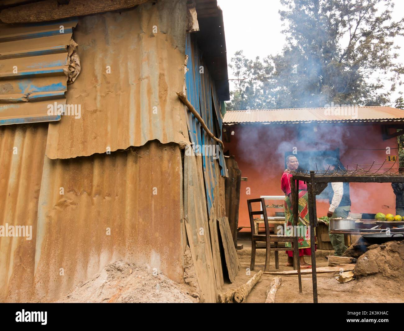 Abendessen zubereitet und verkauft von Village Home Stockfotografie - Alamy