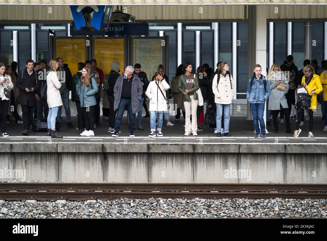 Trainstation full -Fotos und -Bildmaterial in hoher Auflösung – Alamy