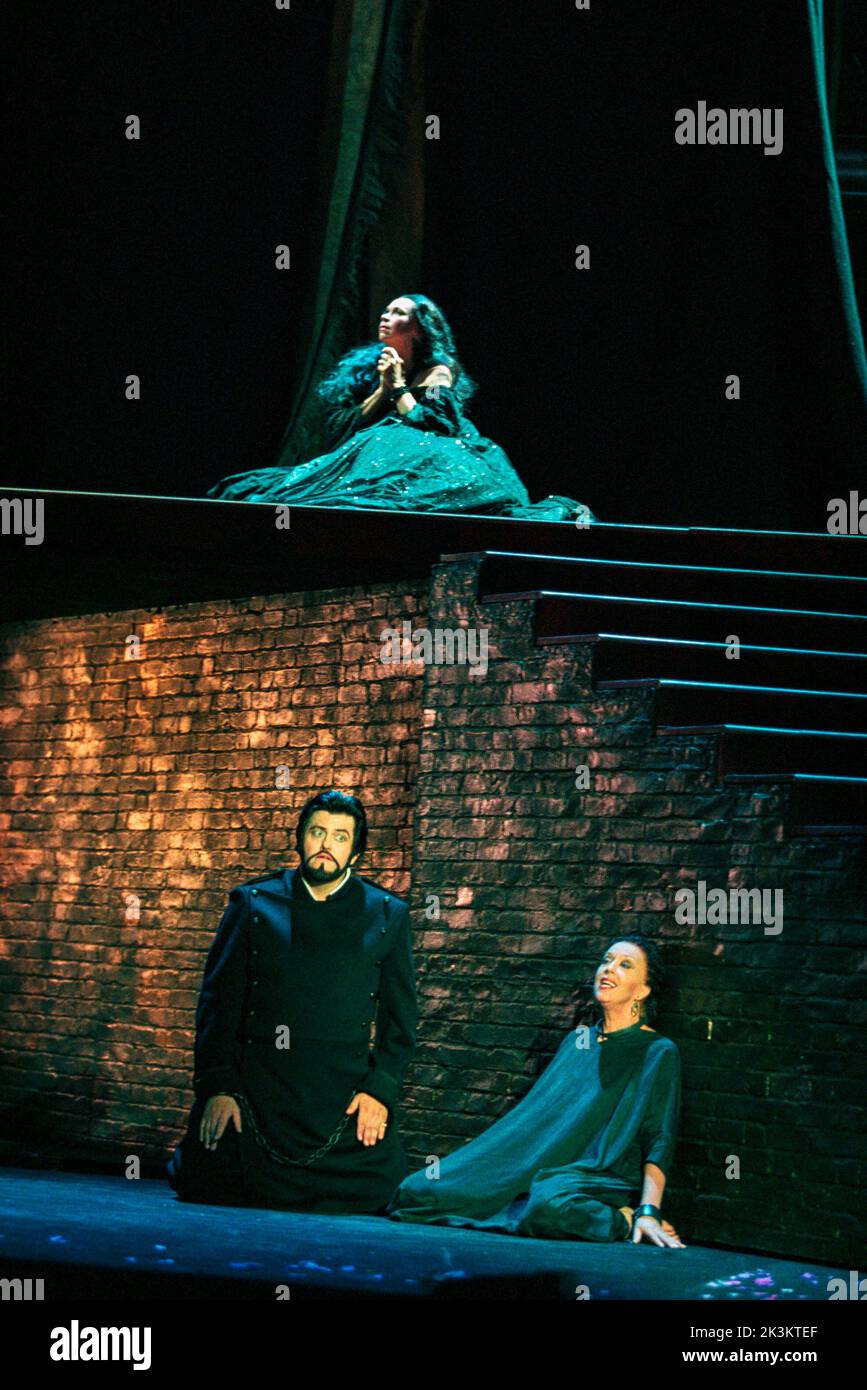 Letzte Szene, entombed: Edmund Barham (Radames), Josephine Barstow ...