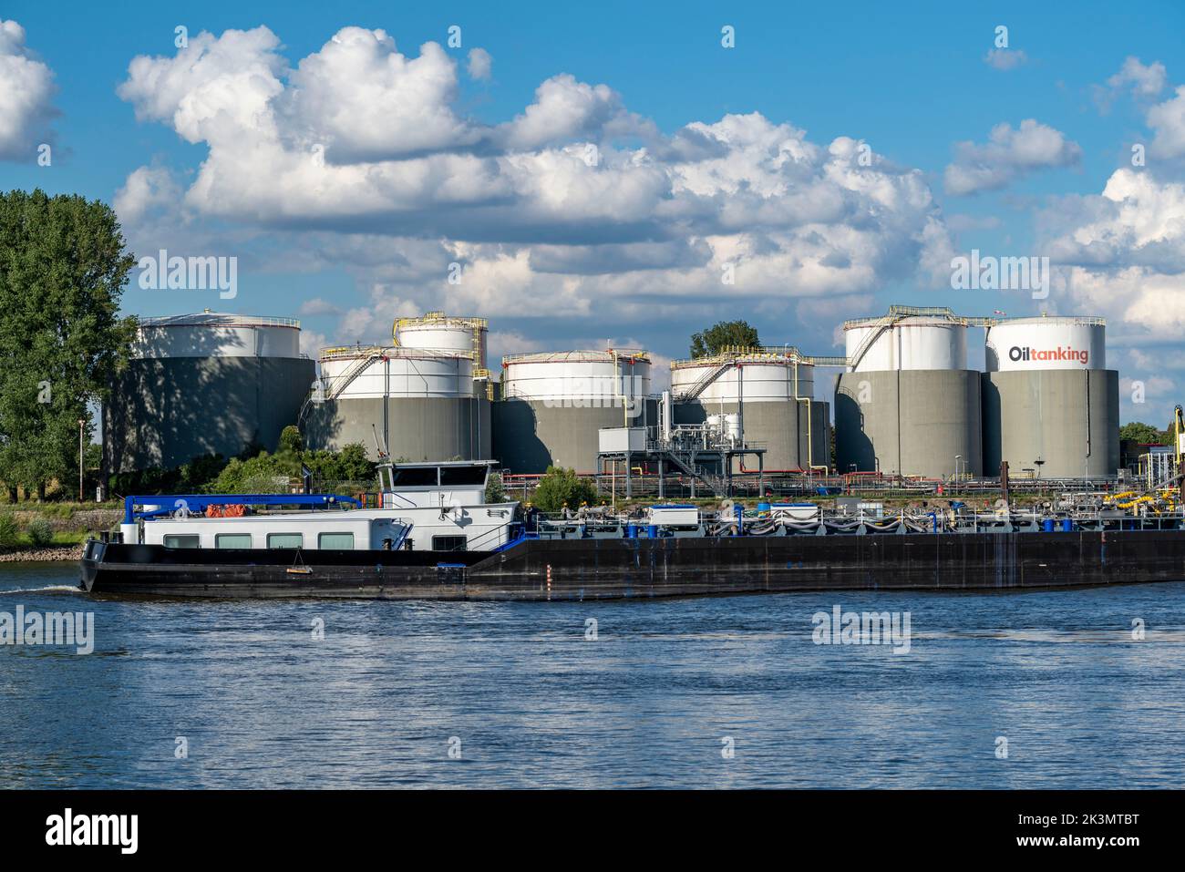 Duisburger Häfen, Tanklager der Oiltanking Deutschland GmbH, Großtanks ...