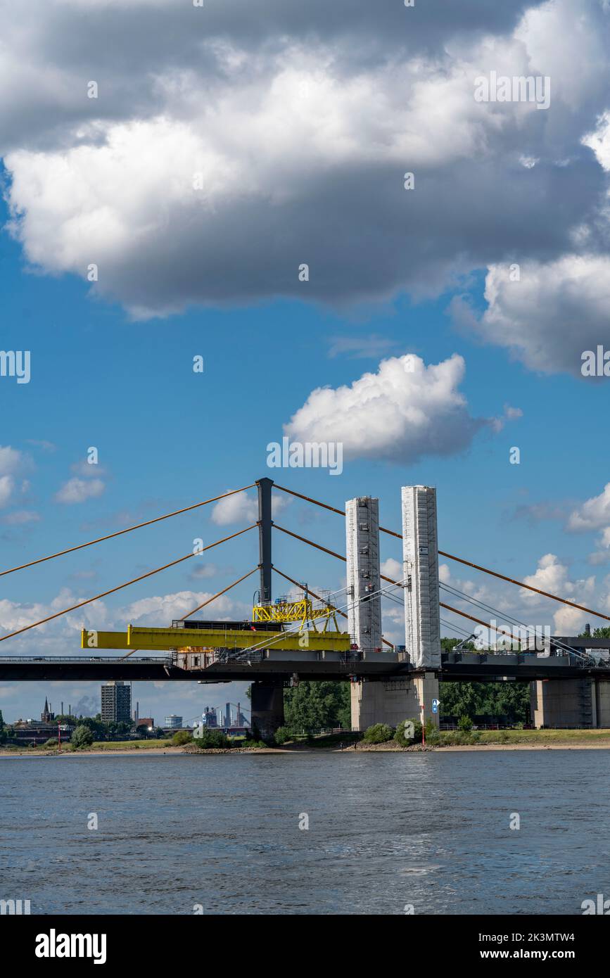 Neubau der Autobahnbrücke Neuenkamp an der A40, über den Rhein bei ...