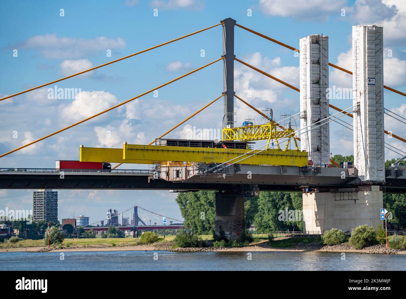 Neubau der Autobahnbrücke Neuenkamp an der A40, über den Rhein bei ...