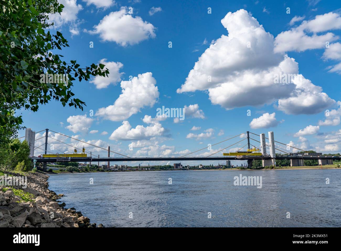 Neubau der Autobahnbrücke Neuenkamp an der A40, über den Rhein bei ...
