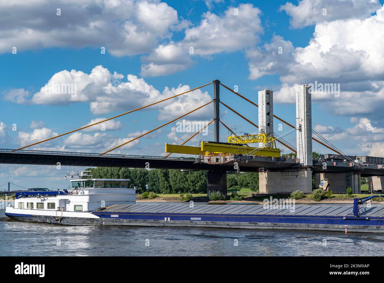 Neubau der Autobahnbrücke Neuenkamp an der A40, über den Rhein bei ...