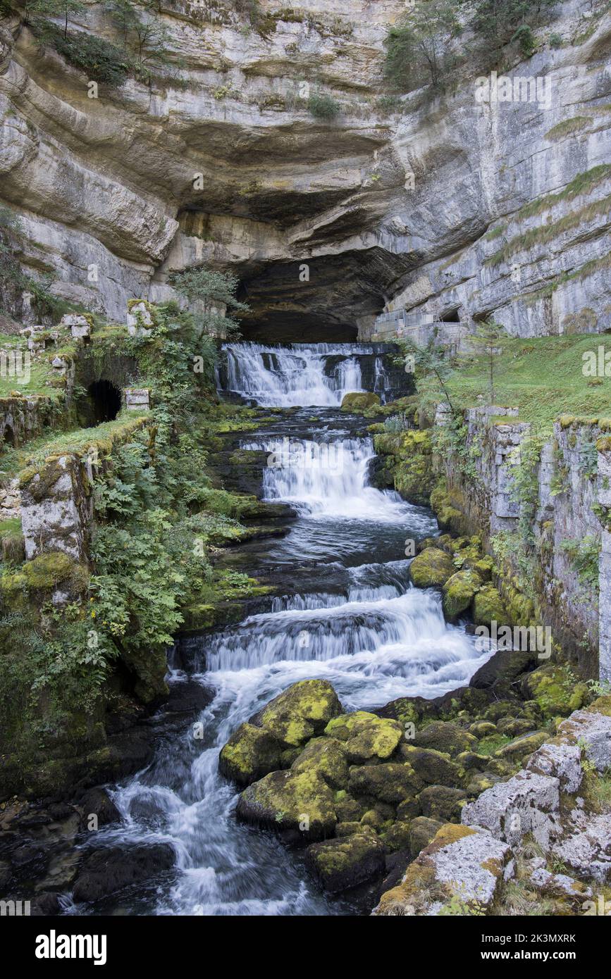 Quelle von fluss loue -Fotos und -Bildmaterial in hoher Auflösung – Alamy