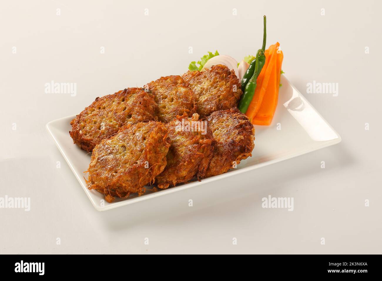 Fotografie mit traditionellen Speisen von Shami Kabab. Jali kabab im ...
