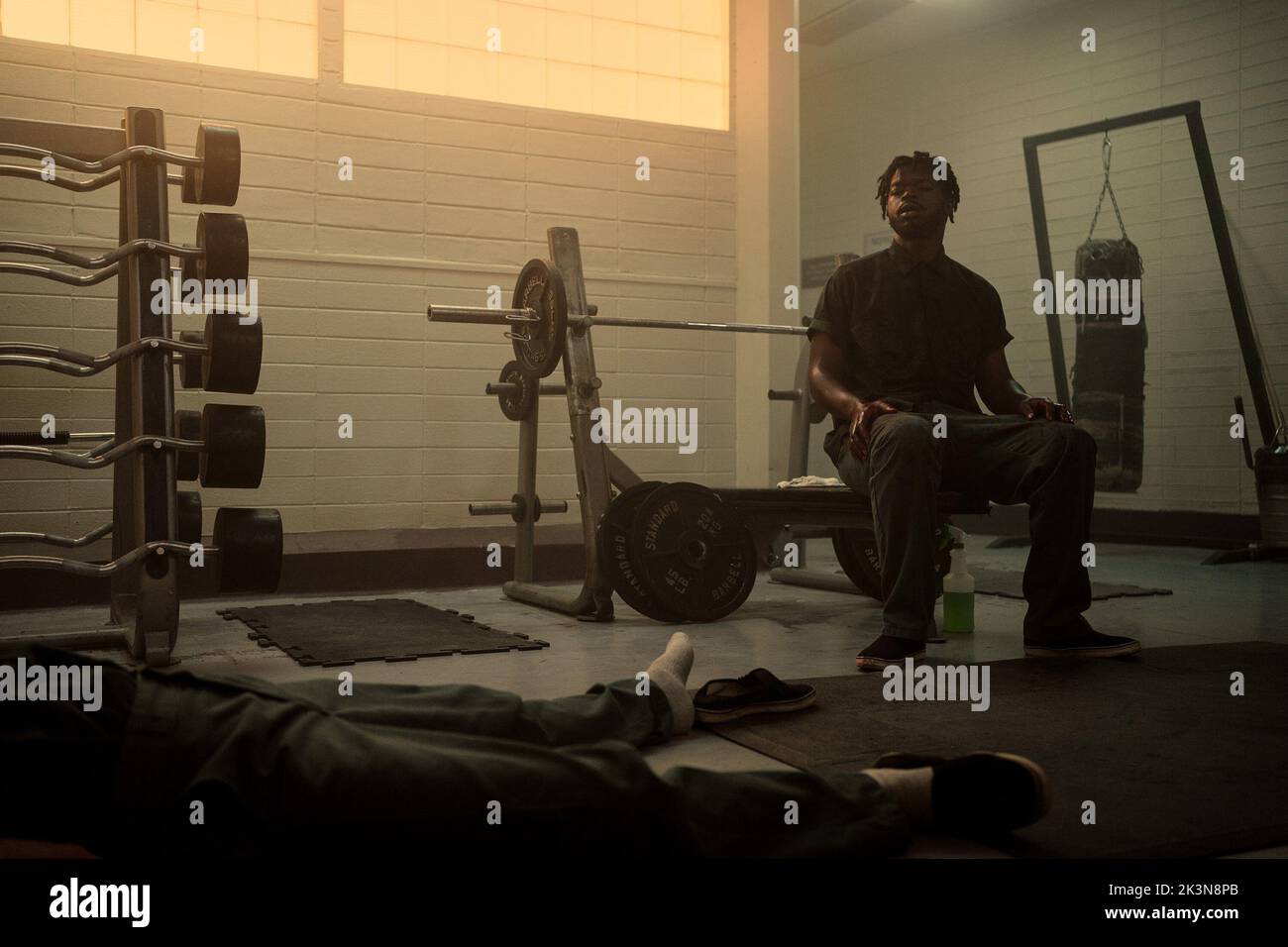 DAHMER - MONSTER: THE JEFFREY DAHMER STORY, rechts: Furly Mac as ...