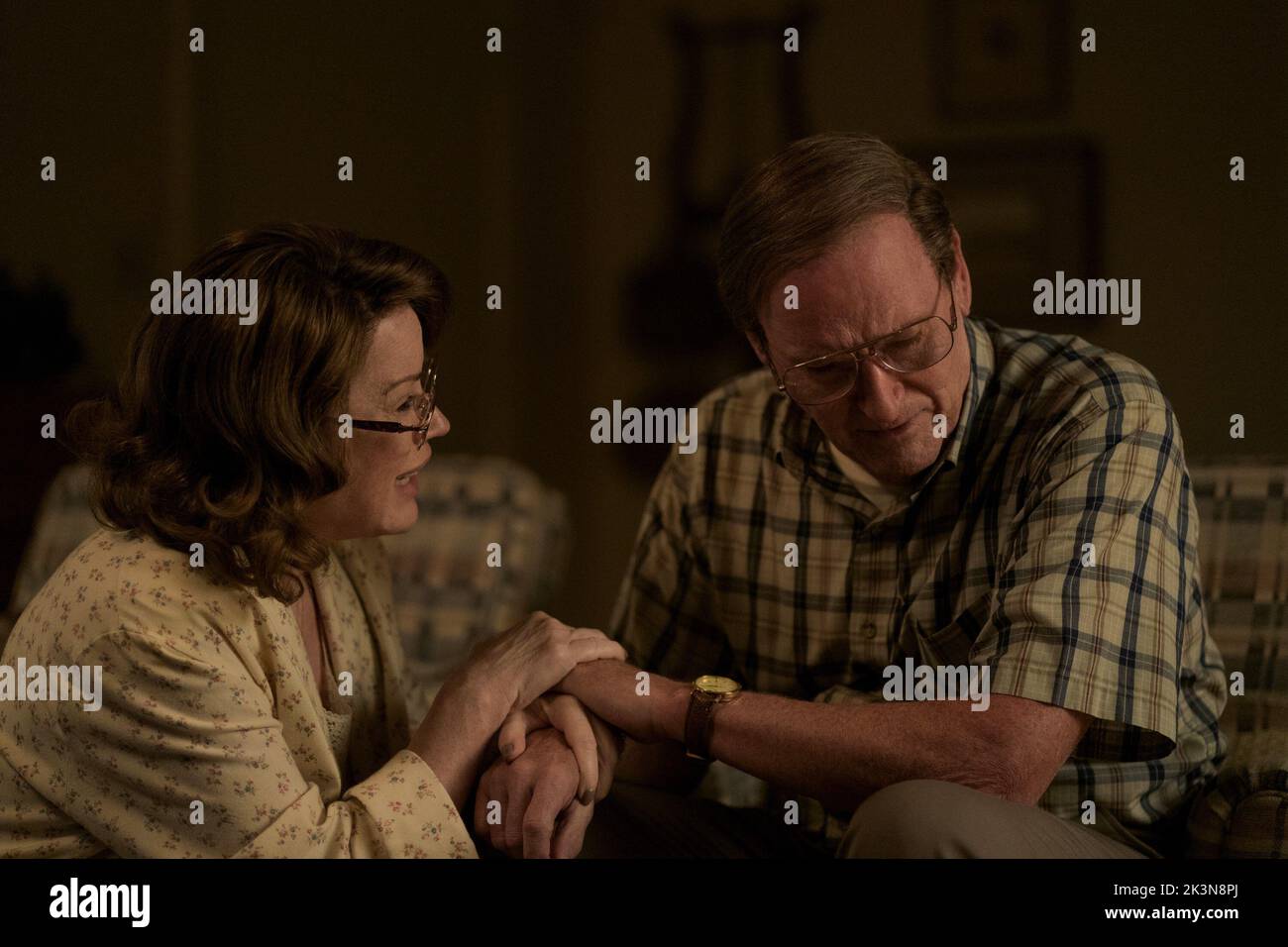 DAHMER - MONSTER: THE JEFFREY DAHMER STORY, von links: Molly Ringwald ...