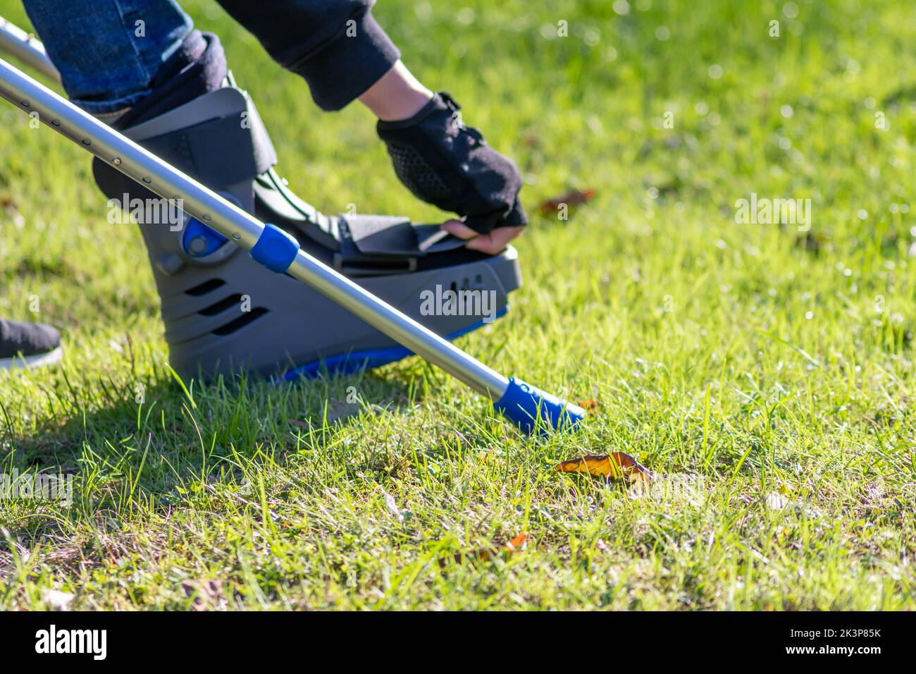 Fuß gebrochen gips -Fotos und -Bildmaterial in hoher Auflösung – Alamy
