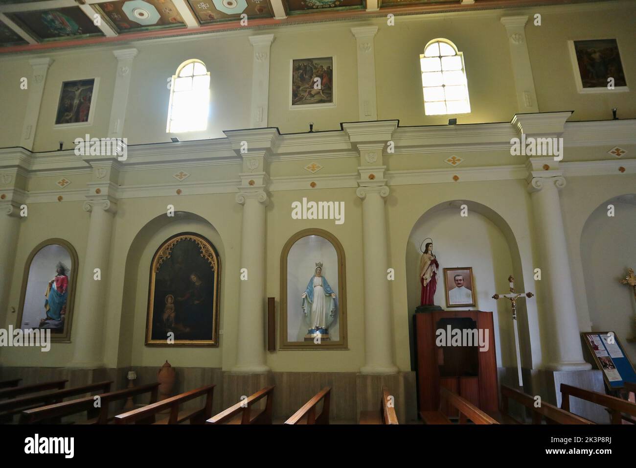 Chiesa vergine di santa maria -Fotos und -Bildmaterial in hoher Auflösung – Alamy