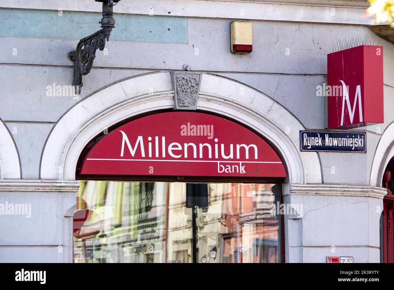 Millennium bank logo -Fotos und -Bildmaterial in hoher Auflösung – Alamy