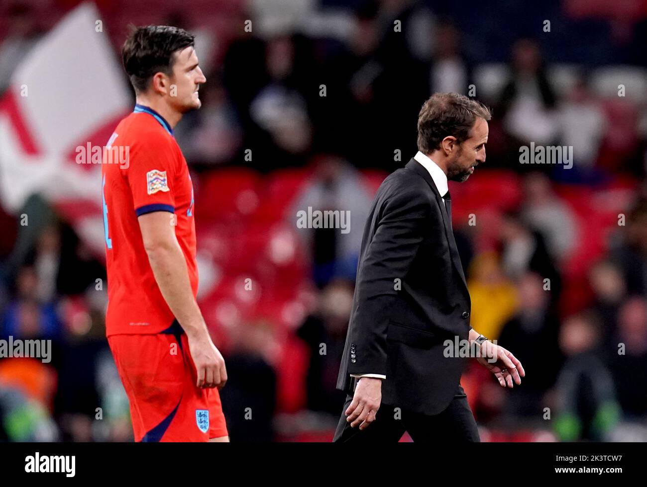 Der englische Manager Gareth Southgate (rechts) schüttelt sich am Ende ...
