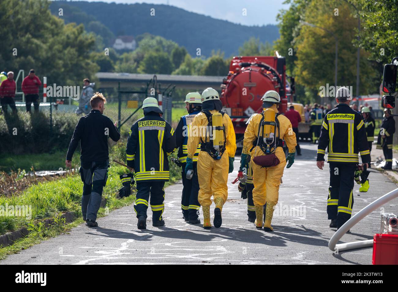 28. September 2022, Rheinland-Pfalz, Echternacherbrück: Kräfte eines ...
