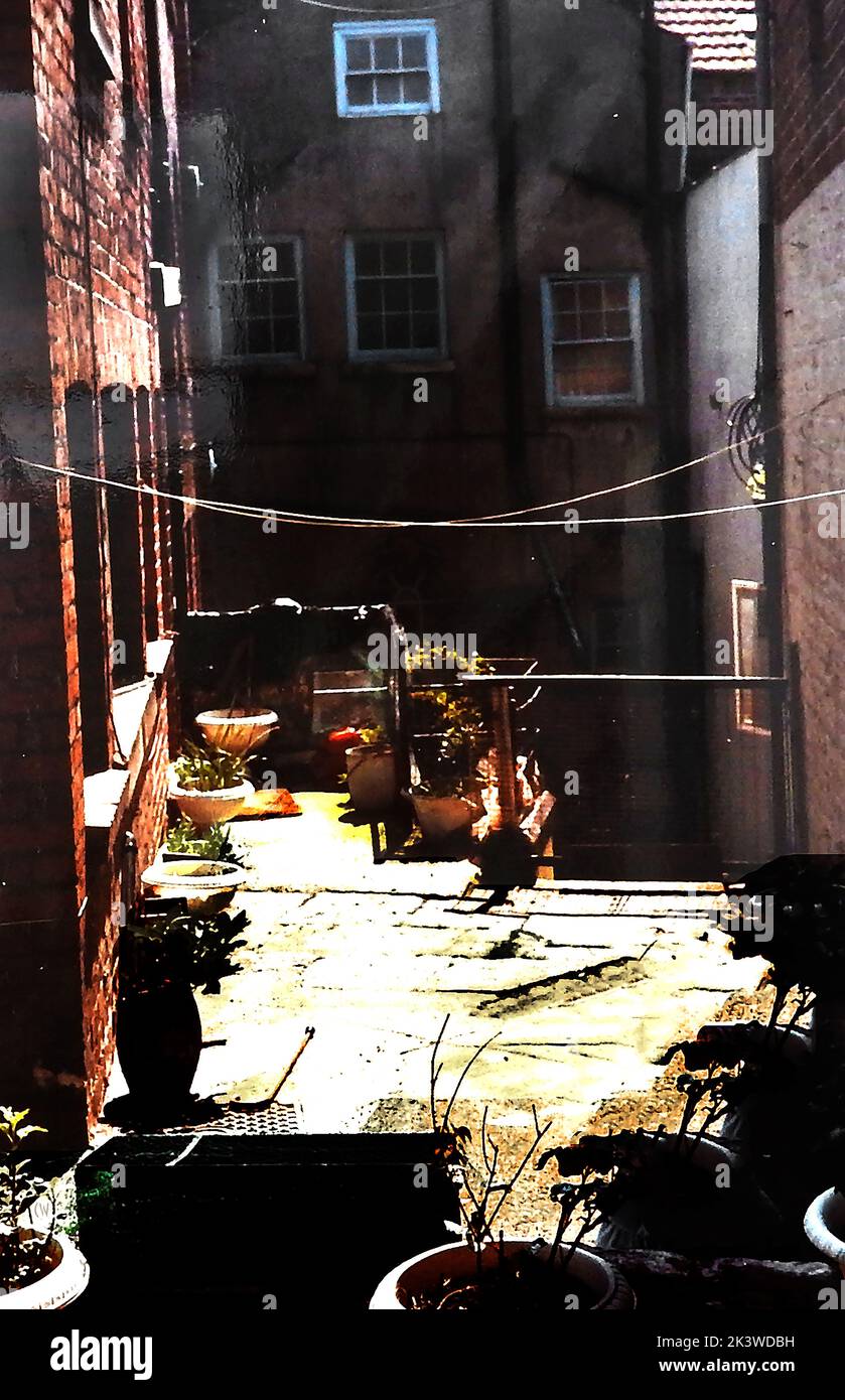 Ein rohes altes Foto von Talbot Hotel Yard, Whitby, North Yorkshire ...
