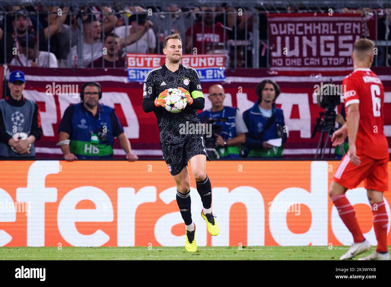 MÜNCHEN, DEUTSCHLAND - 13. SEPTEMBER: Torwart Manuel Neuer von Bayern ...
