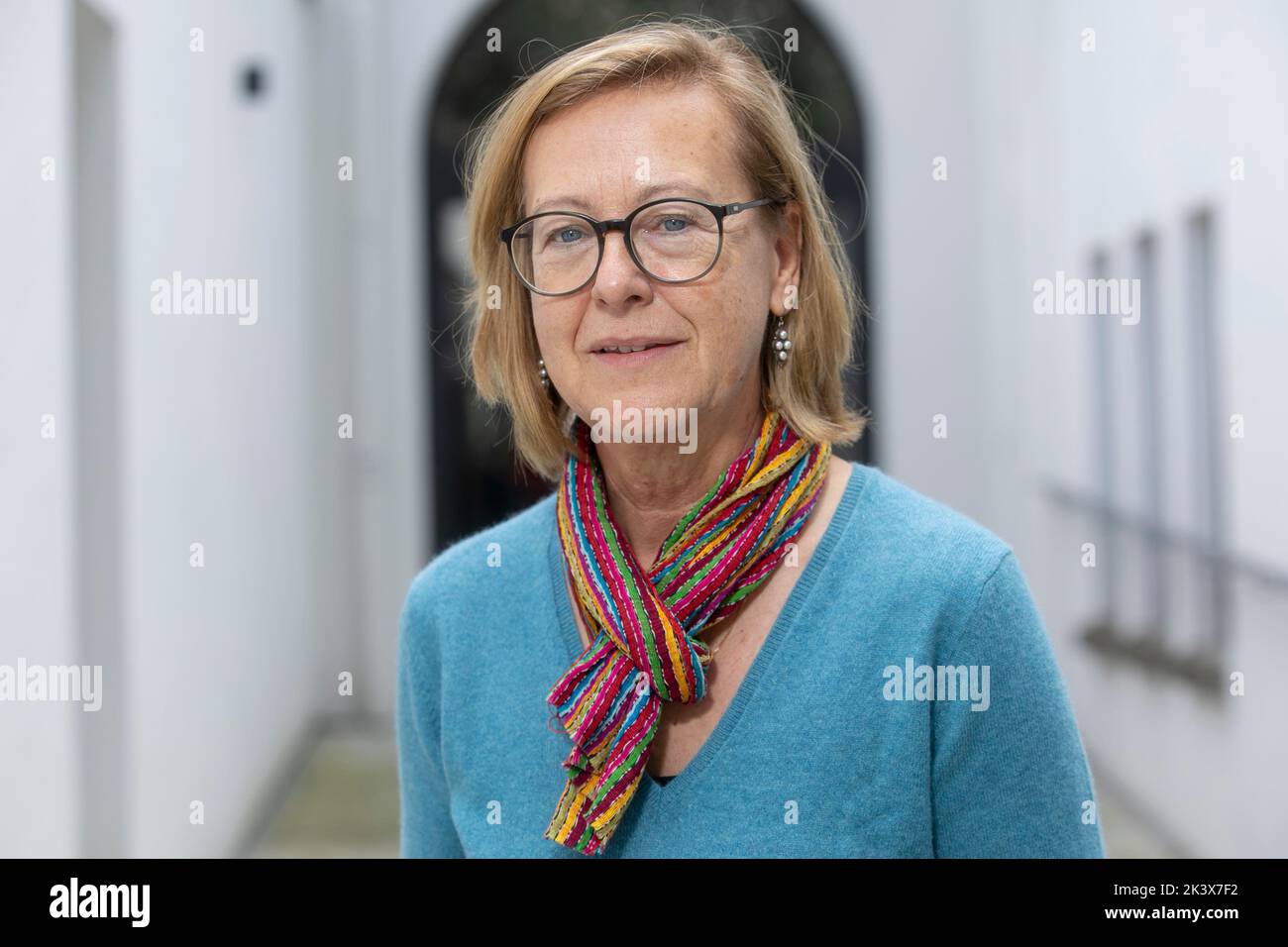 Carola Streul posiert für den Fotografen während der Feierlichkeiten ... Carola Streul posiert für den Fotografen während der Feierlichkeiten ...
