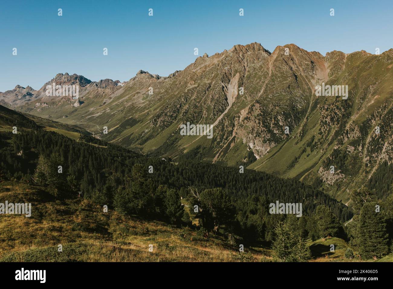 Morgenansicht des Paraid Naira Peak im Sommer, in den Alpen, von der ...