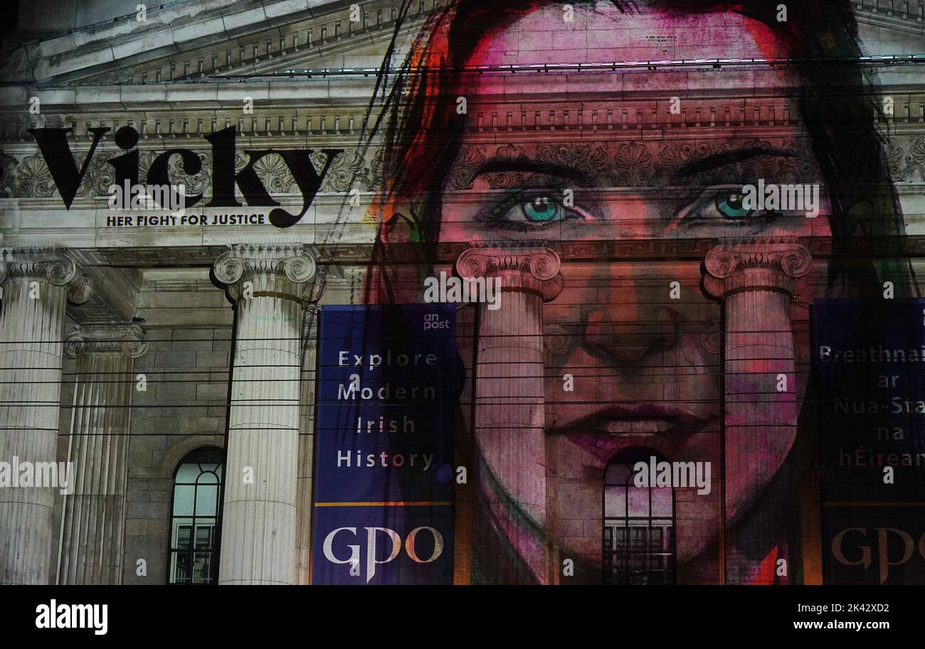 Ein digitales Kunstwerk von Vicky Phelan wird auf das GPO in Dublin ...