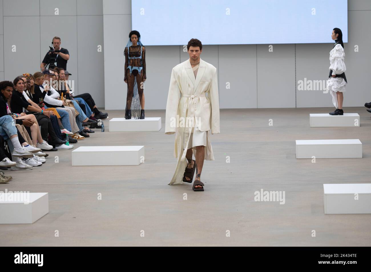 Collective Fashion Show, ukrainische Nachwuchsdesigner:innen der ...