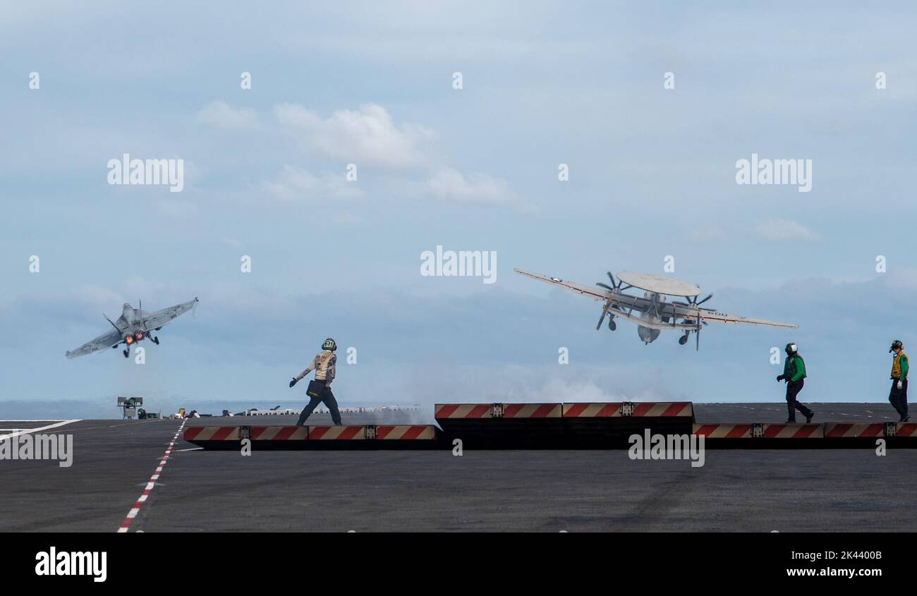 220928-N-WU964-1066 GEWÄSSER ÖSTLICH DER KOREANISCHEN HALBINSEL (SEPT ...