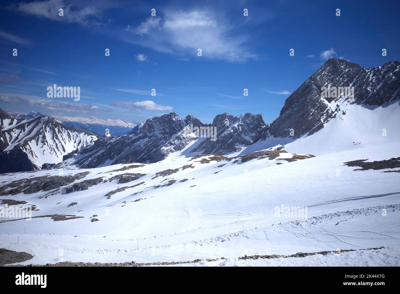 Skipiste auf der Zugspitze, dem einzigen Gletscherskigebiet in ...