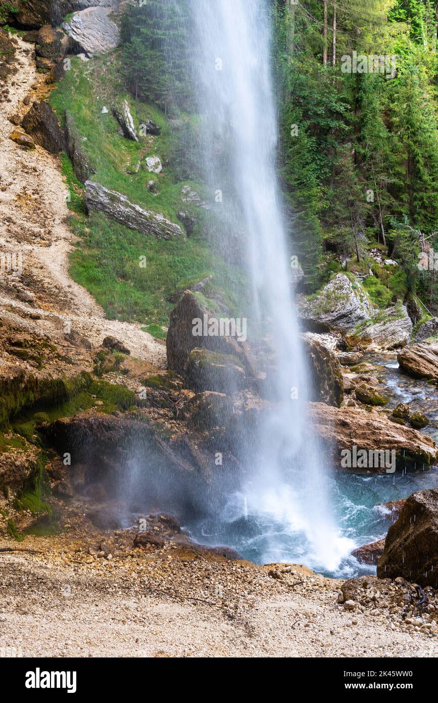 Der wunderschöne Wasserfall Pericnik in den Julischen Alpen, Slowenien ...
