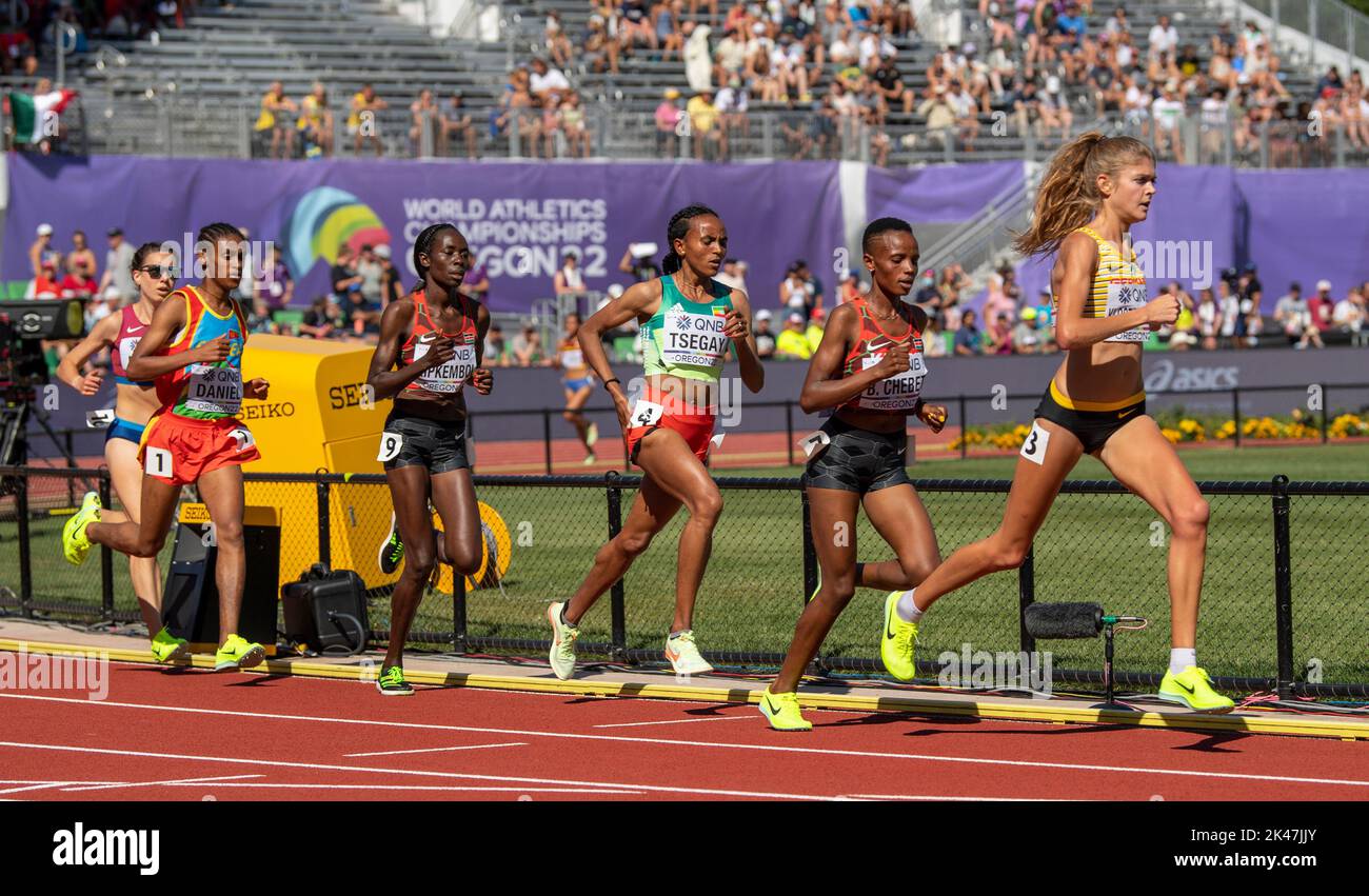Konstanze Klosterhalfen aus Deutschland tritt in den Damen-5000m-Läufen ...