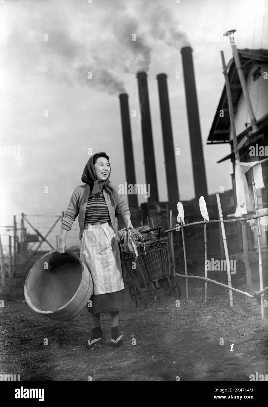 KINUYO TANAKA in WHERE CHIMNEYS ARE SEEN / THE FOUR CHIMNEYS / ENTOTSU ...