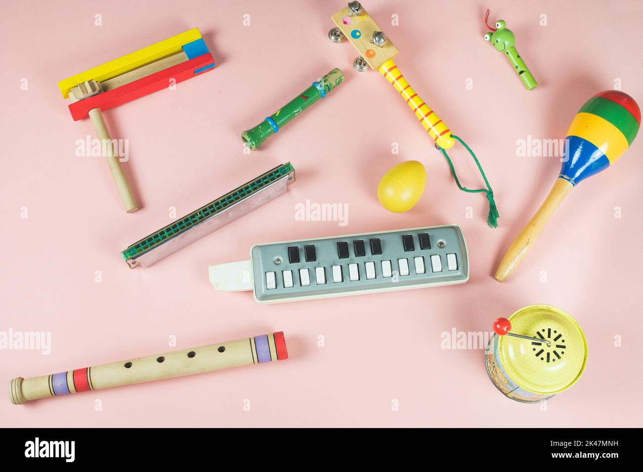 Spielzeug in ihrem mund -Fotos und -Bildmaterial in hoher Auflösung – Alamy