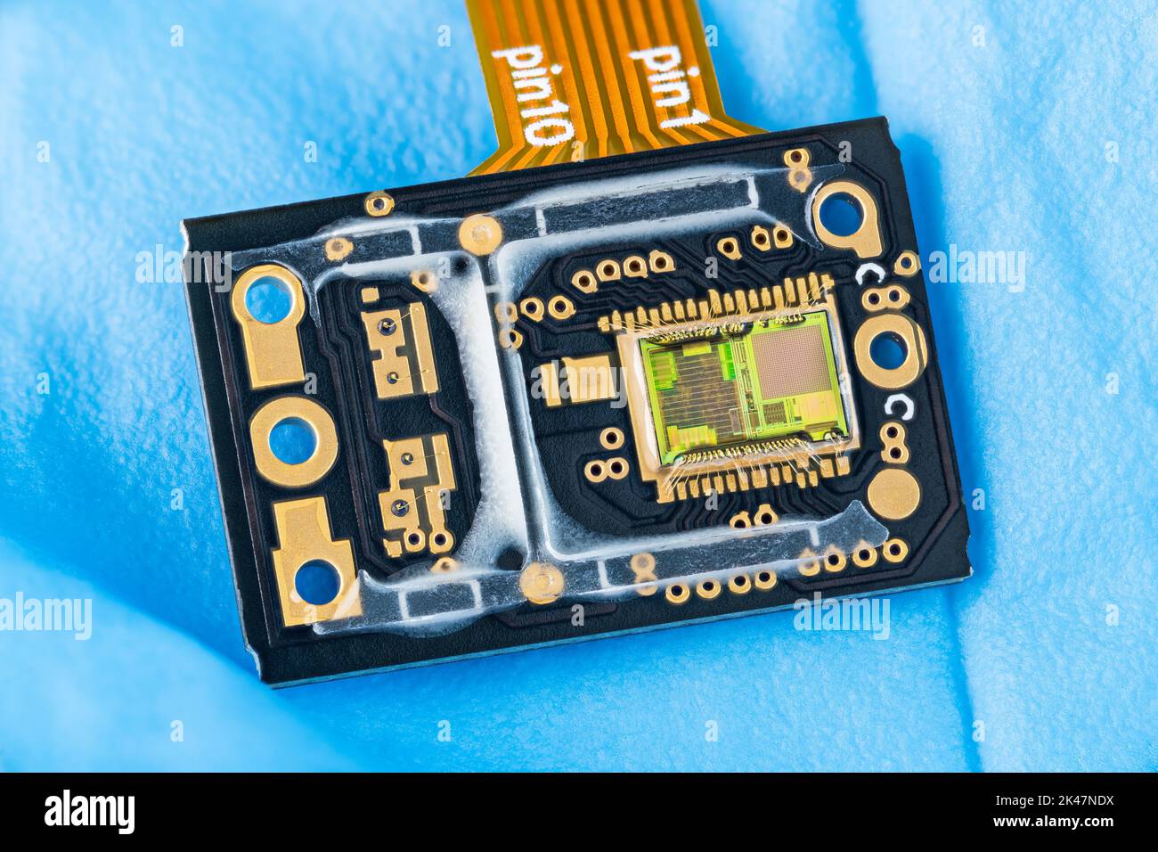 Grüner Silizium-Chip mit Photodioden-Array auf elektronischer ...