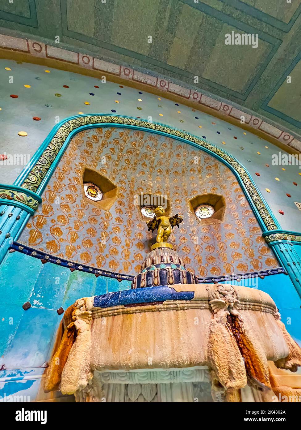 BUDAPEST, UNGARN - 24. FEB 2022: Thermalbad in den Gellert ...