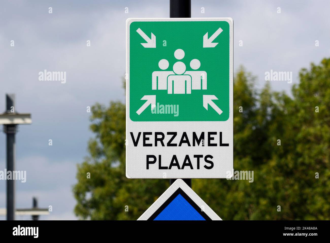 schild Bahnsteig-Ende Treffpunkt im Notfall auf der Station ...