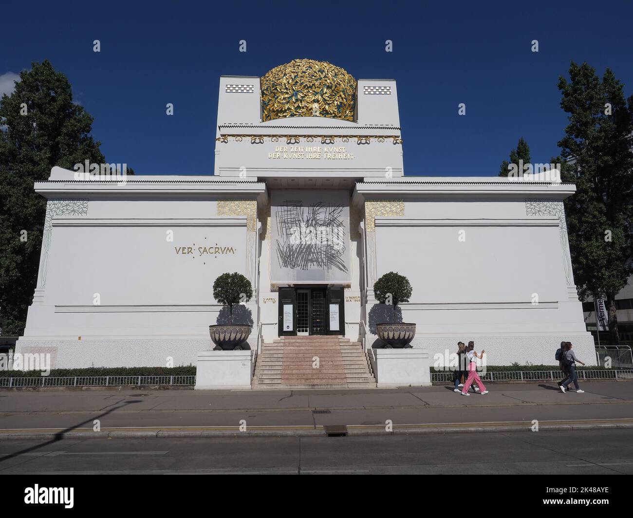 WIEN, ÖSTERREICH - UM 2022: Wiener Secession von Olbrich um 1897, der ...