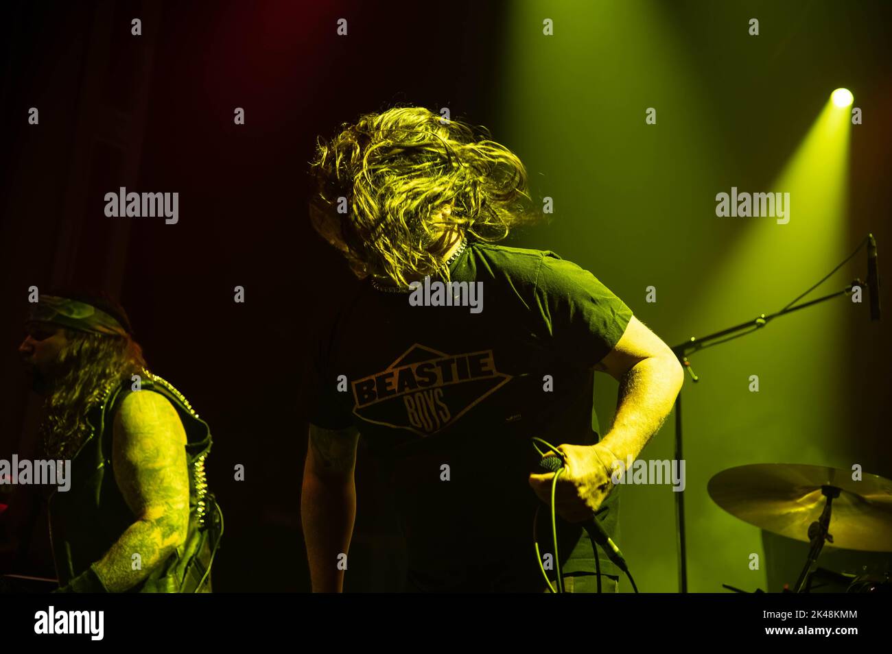 Sweaty singer -Fotos und -Bildmaterial in hoher Auflösung – Alamy