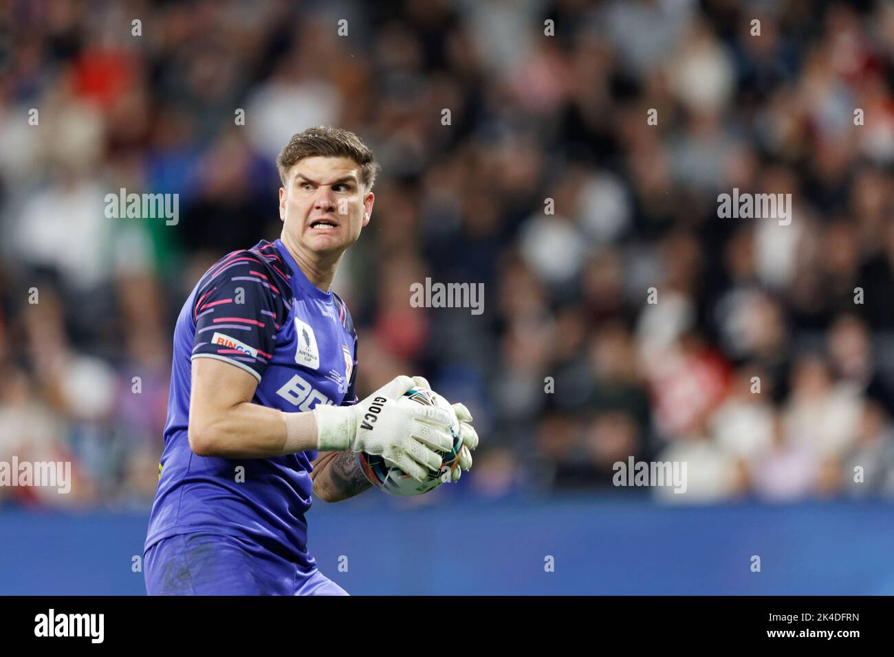 SYDNEY, AUSTRALIEN - 1. OKTOBER: Danijel Nizic bereitet sich darauf vor ...