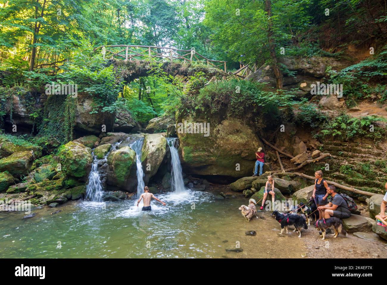 Waldbillig: Wasserfall Schéissendëmpel (Schiessentümpel) im Tal ...
