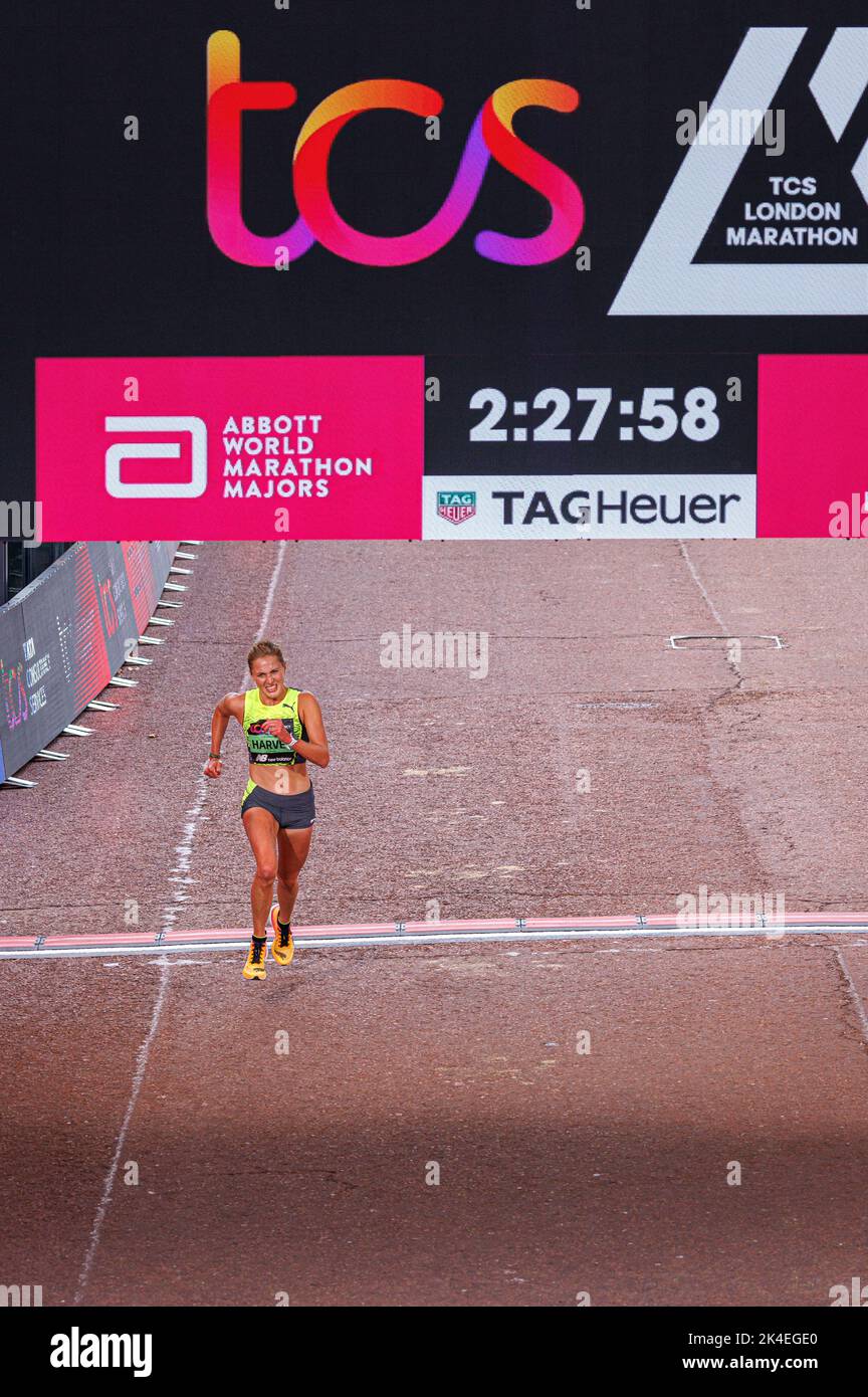 Handout-Foto des TCS London Marathon der britischen Rose Harvey beendet ...