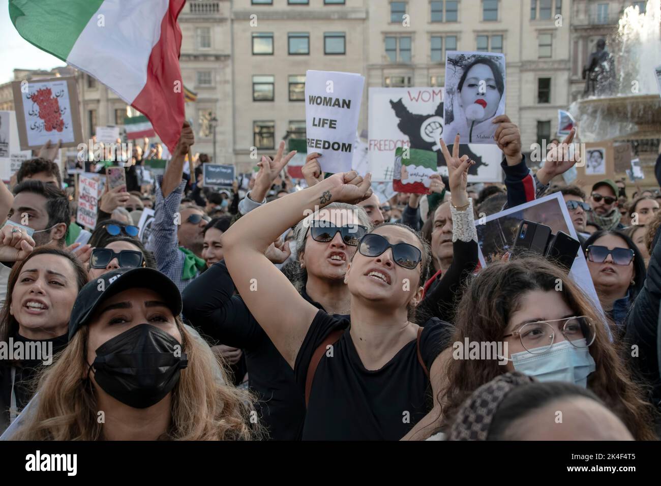 Frau, Leben, Freiheit“: Der Londoner Protest gegen den Iran zieht ...