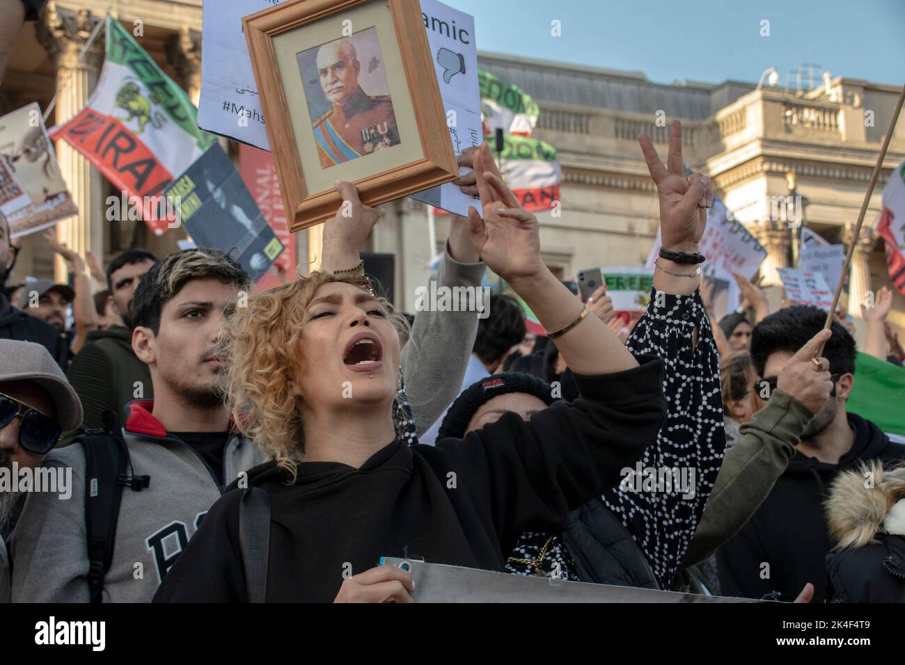 Frau, Leben, Freiheit“: Der Londoner Protest gegen den Iran zieht ...