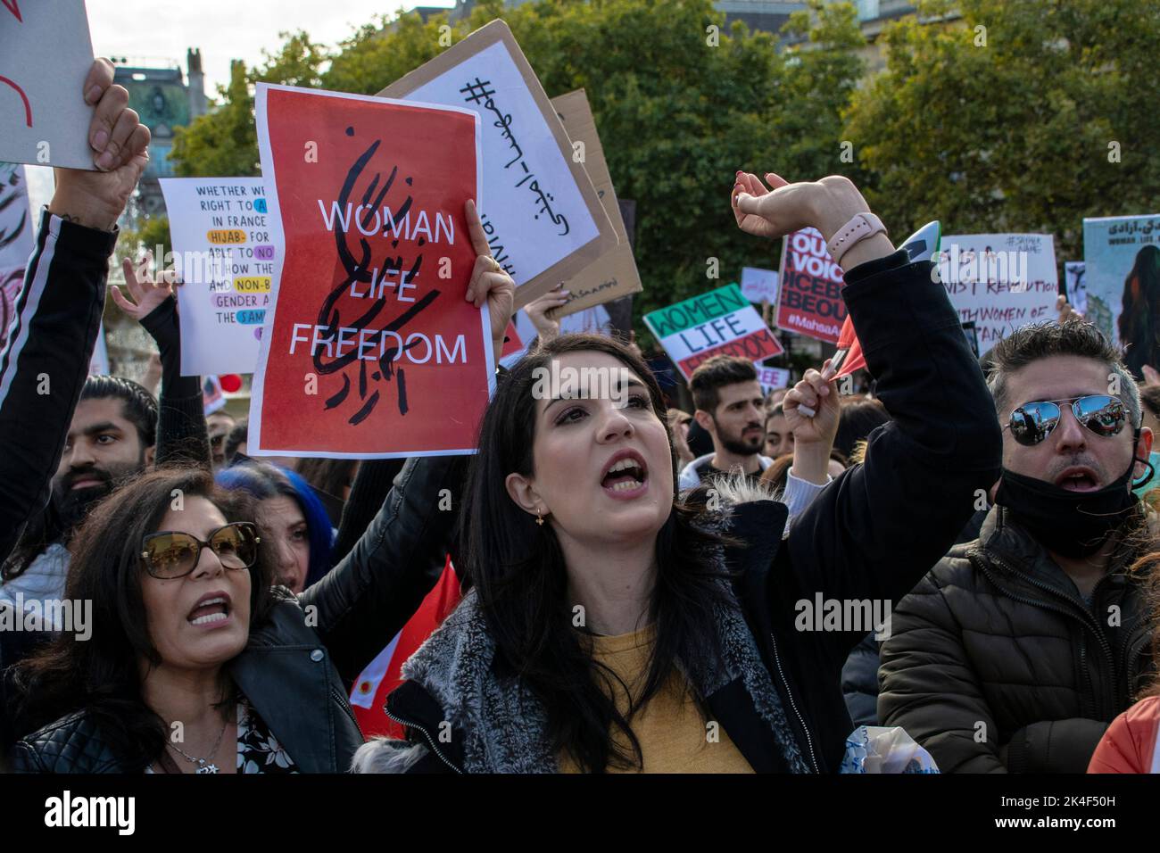 Frau, Leben, Freiheit“: Der Londoner Protest gegen den Iran zieht ...