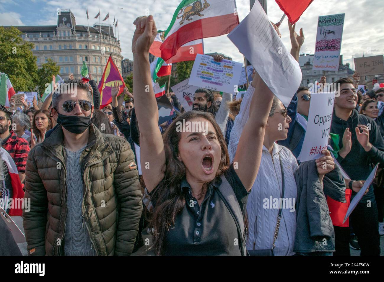 Frau, Leben, Freiheit“: Der Londoner Protest gegen den Iran zieht ...