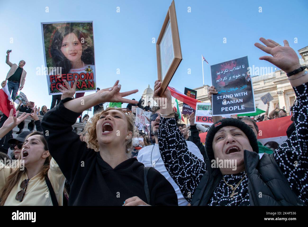 Frau, Leben, Freiheit“: Der Londoner Protest gegen den Iran zieht ...