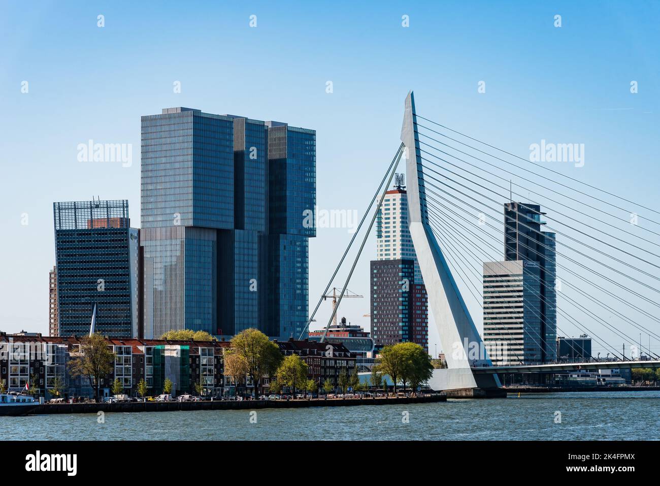 Rotterdam, Niederlande - 8. Mai 2022: De Rotterdam Wolkenkratzer ...