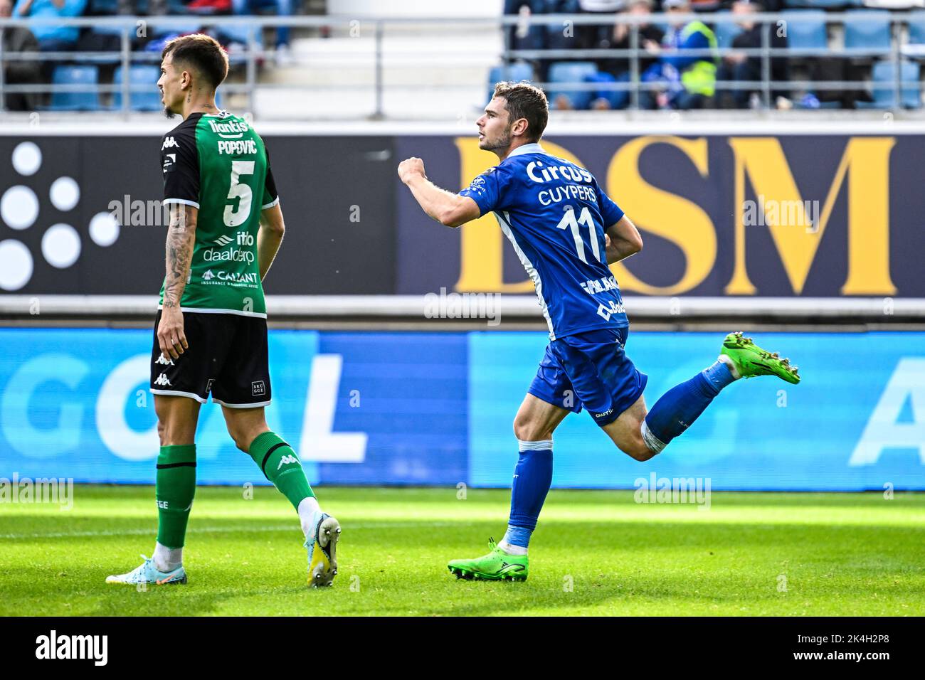 Gent's Hugo Cuypers feiert nach einem Treffer bei einem Fußballspiel ...