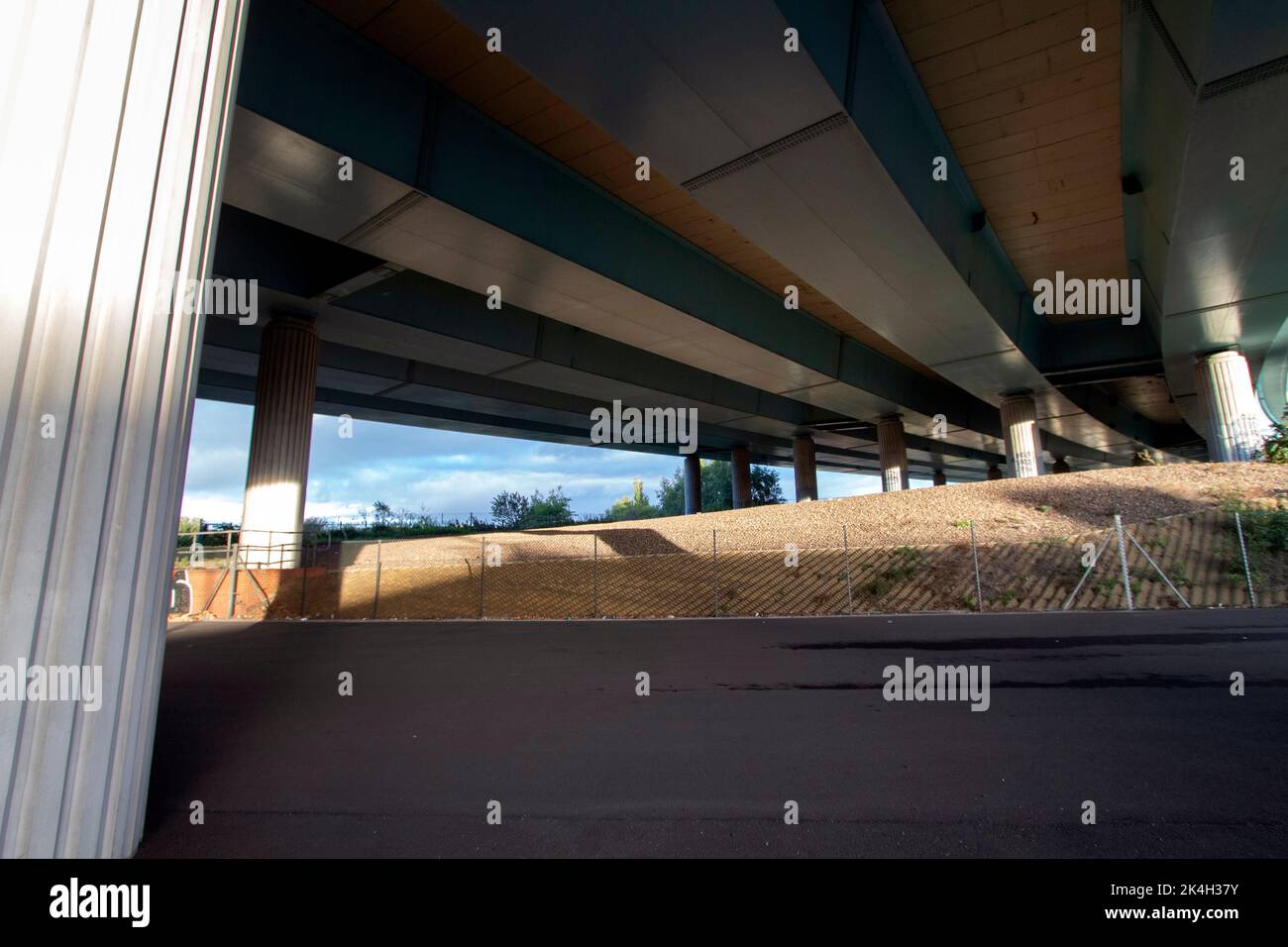Das Port Eglinton Viadukt mit dem M74 Flyover, West Street Glasgow UK ...