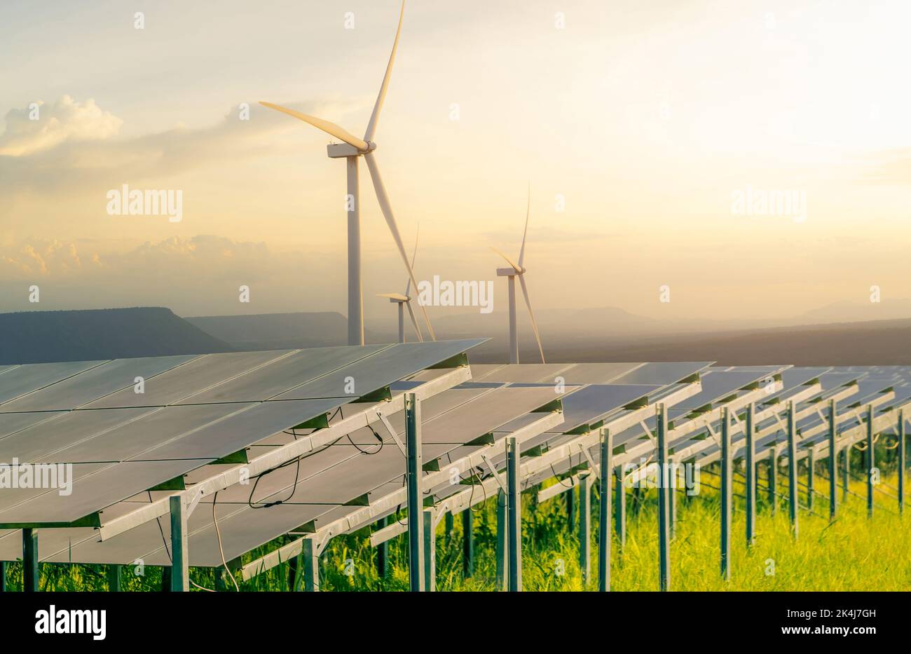 Nachhaltige Energie. Solar- und Windkraftanlagen. Nachhaltige ...