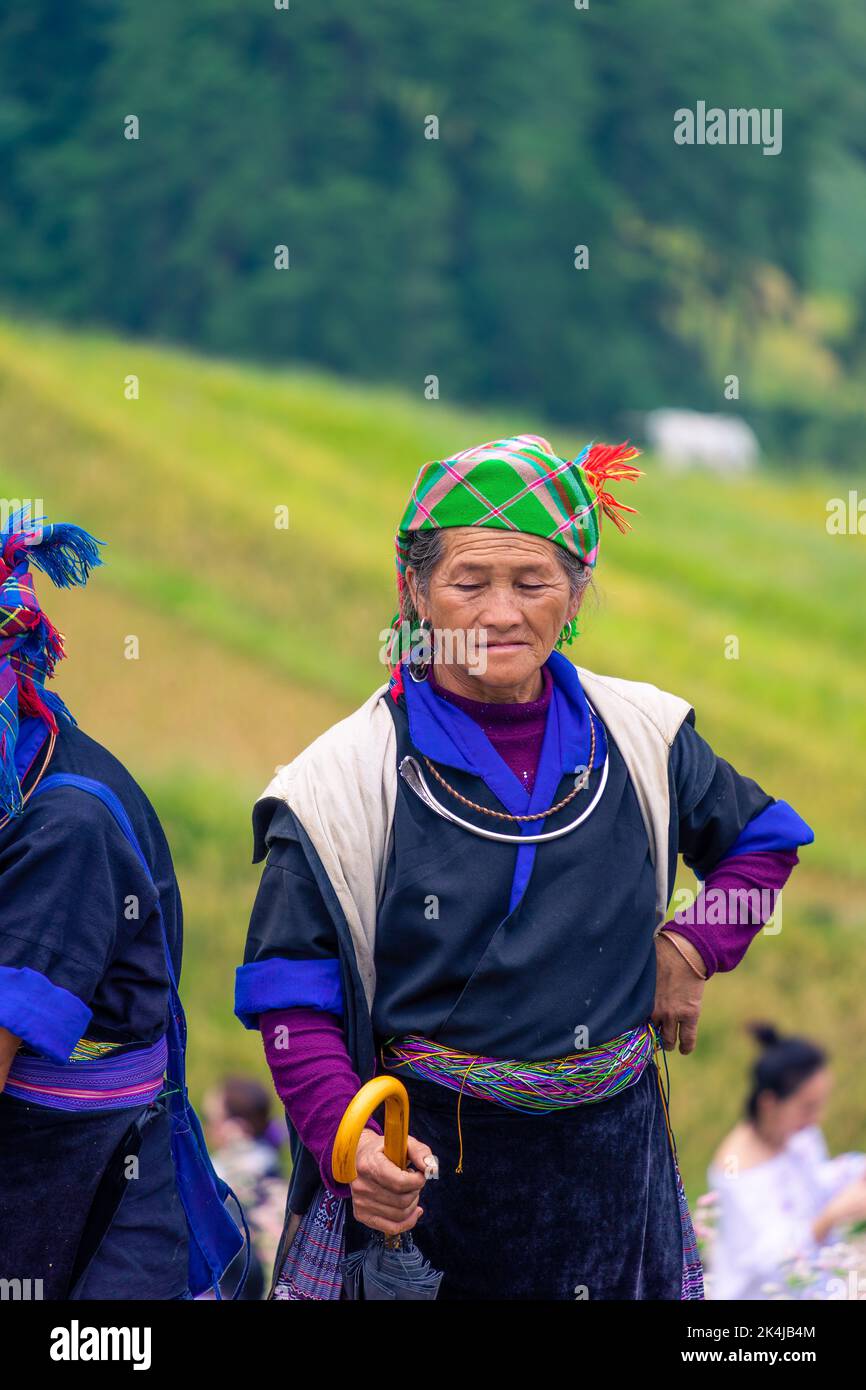 Mu Cang Chai, Vietnam - 24. Sep 2022: Menschen mit einer ethnischen ...