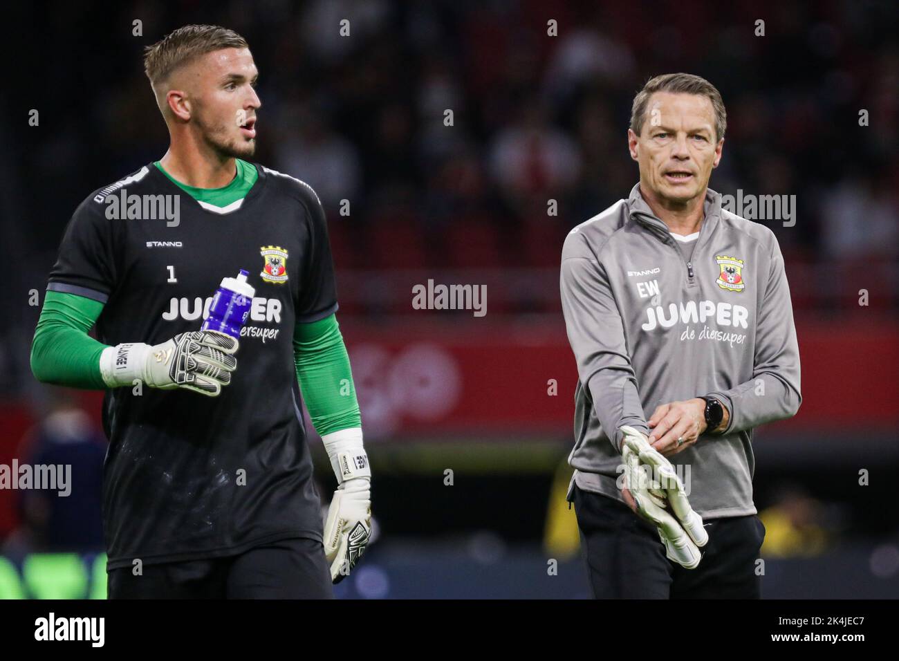 AMSTERDAM, NIEDERLANDE - 1. OKTOBER: Torwart Jeffrey de lange von ...