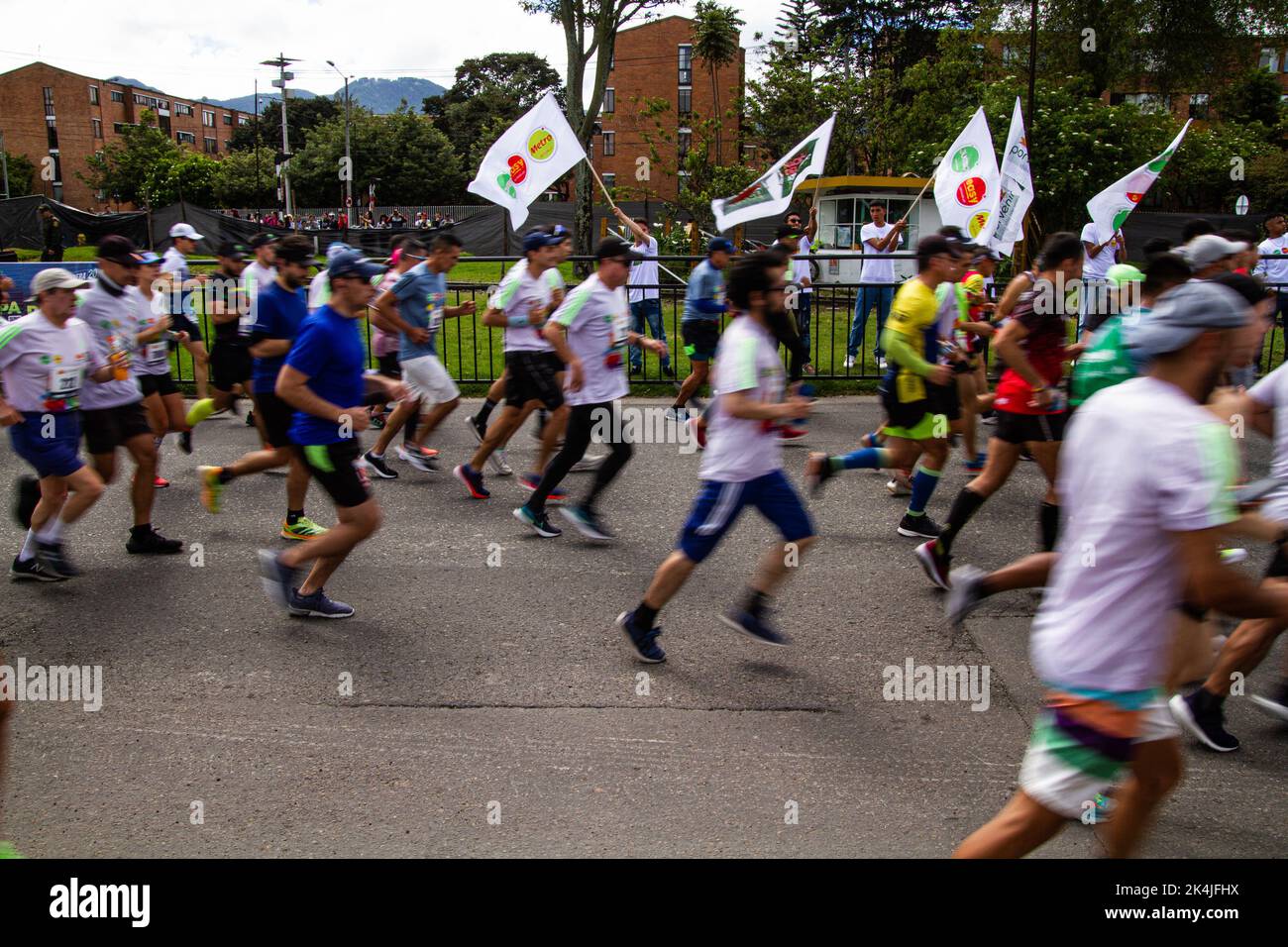 Die Menschen nehmen am Comeback nach zwei Jahren des Halbmarathons in ...